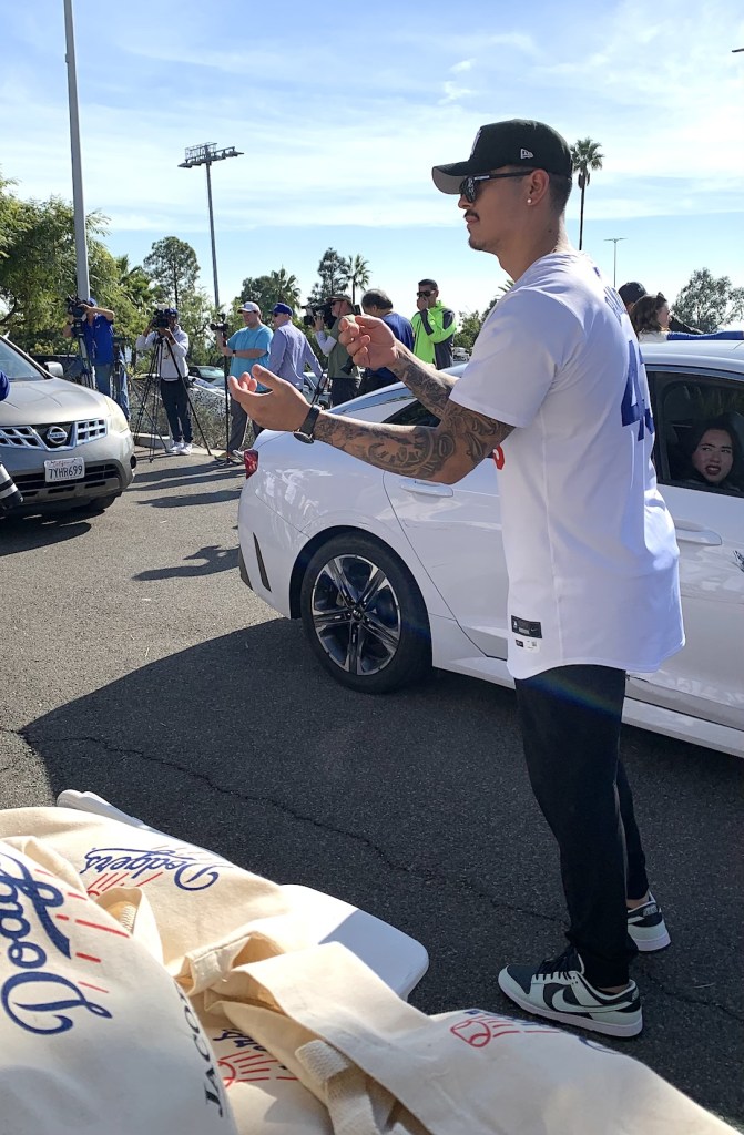 Thanksgiving 2024: Dodgers Give Back to the Community – HB | Hollywood ...